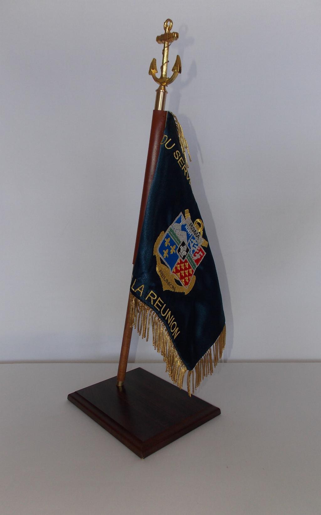 Fanion prestige sur socle en bois avec plaque (bien lire le descriptif)