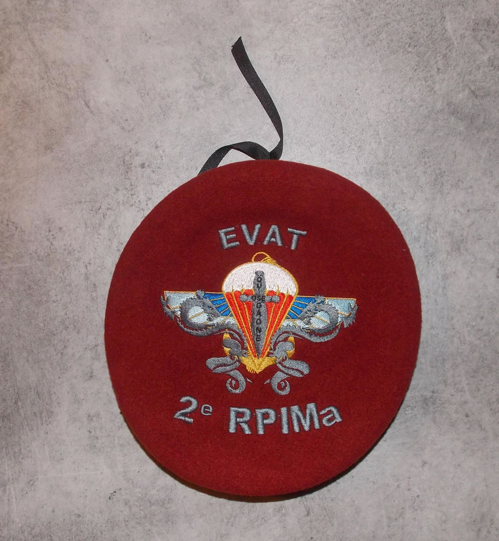 Béret Rouge brodé (avec insigne de votre choix) sur devis